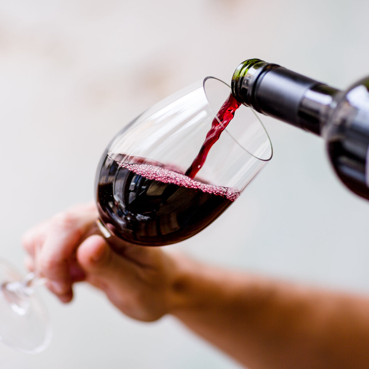 5 Benefits Of Drinking A Glass Of Wine Every Night – Swolverine
